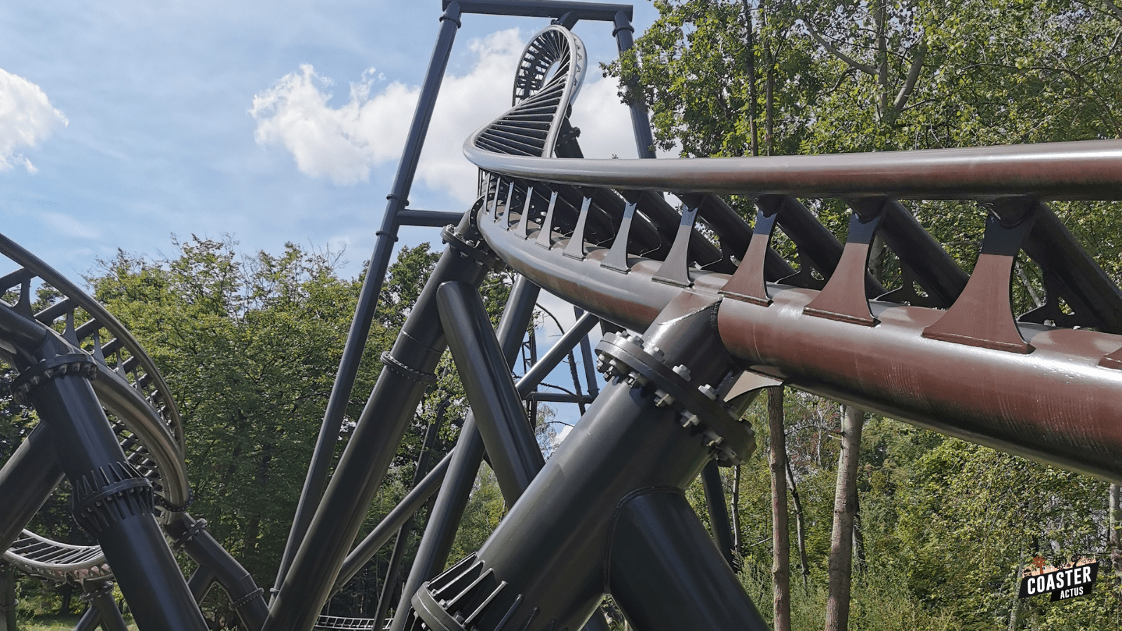 Dans les coulisses de Toutatis, la nouvelle attraction 2023 du Parc ...